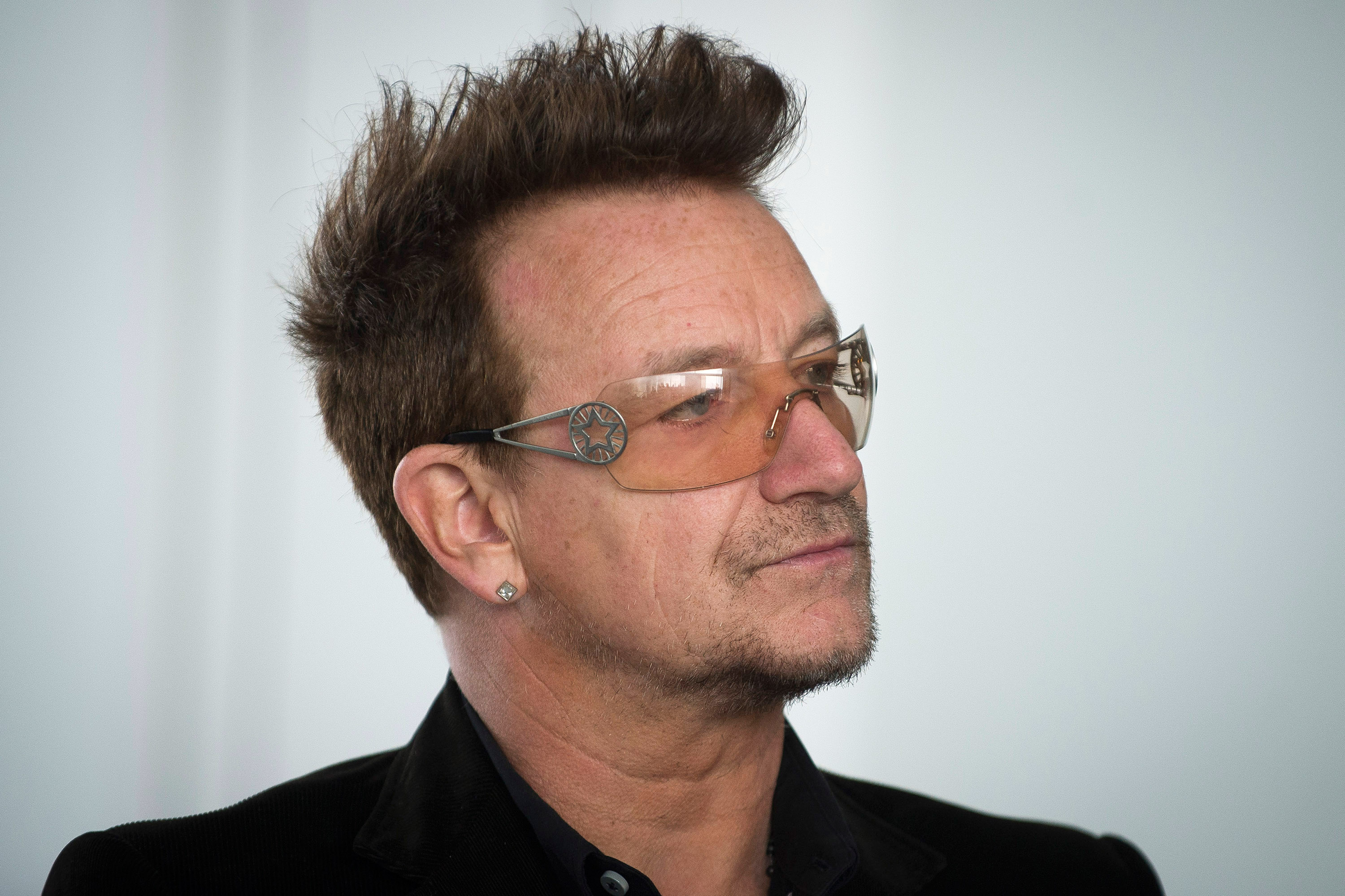 Bono dice que el amor de Dios llenó el vacío en su corazón