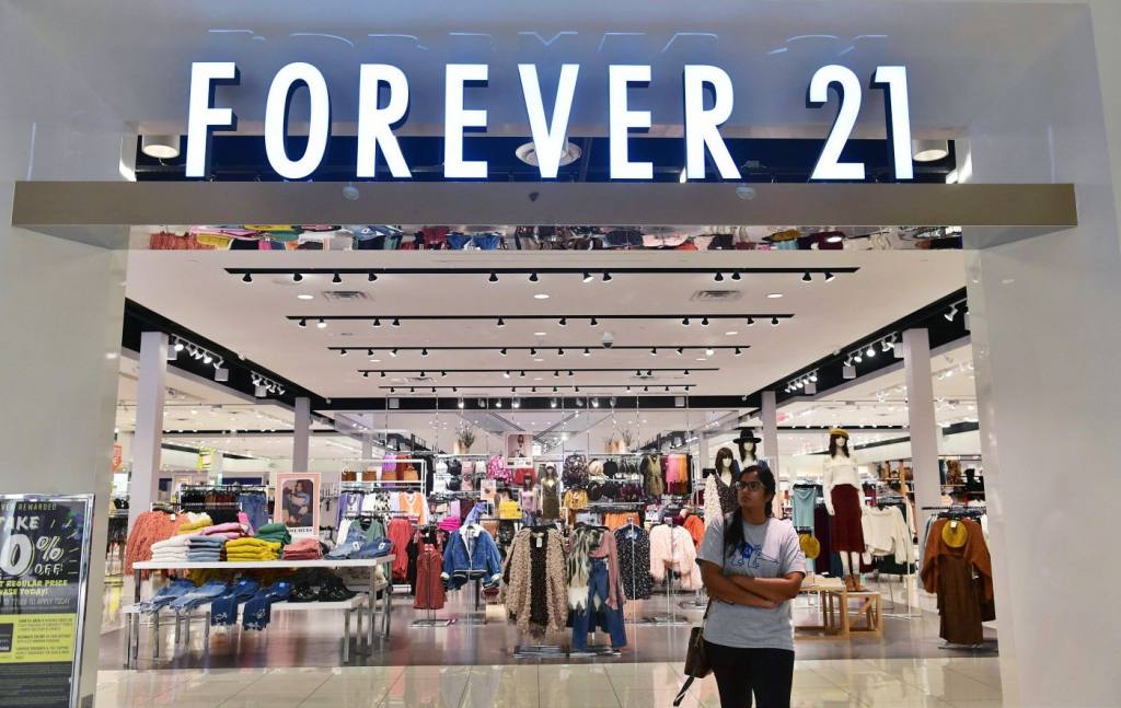 Forever 21 remata sus prendas tras bancarrota - VERACIDAD CHANNEL
